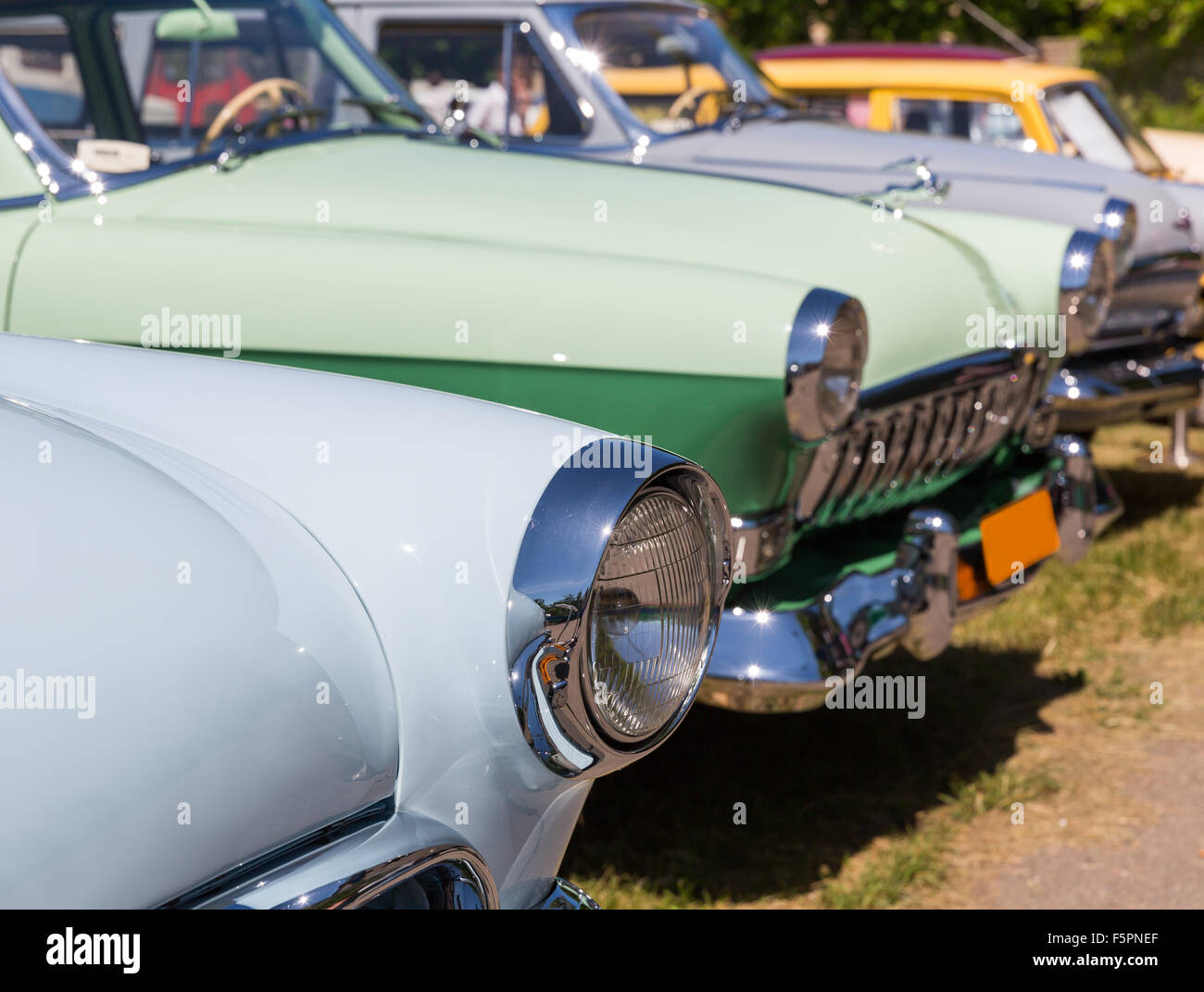 Retro cars hi-res stock photography and images - Alamy