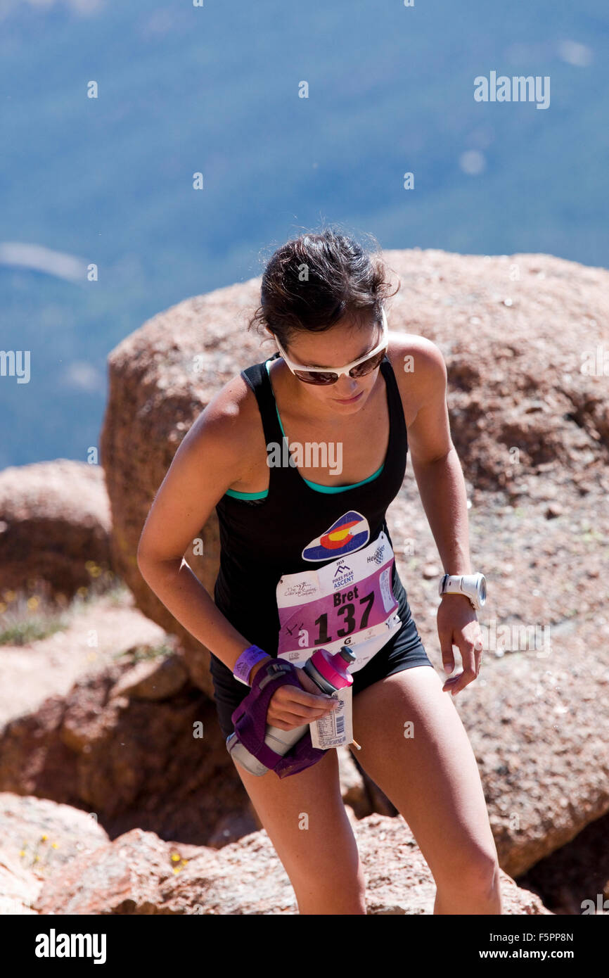 Runners at finish line run crowd hi-res stock photography and images ...