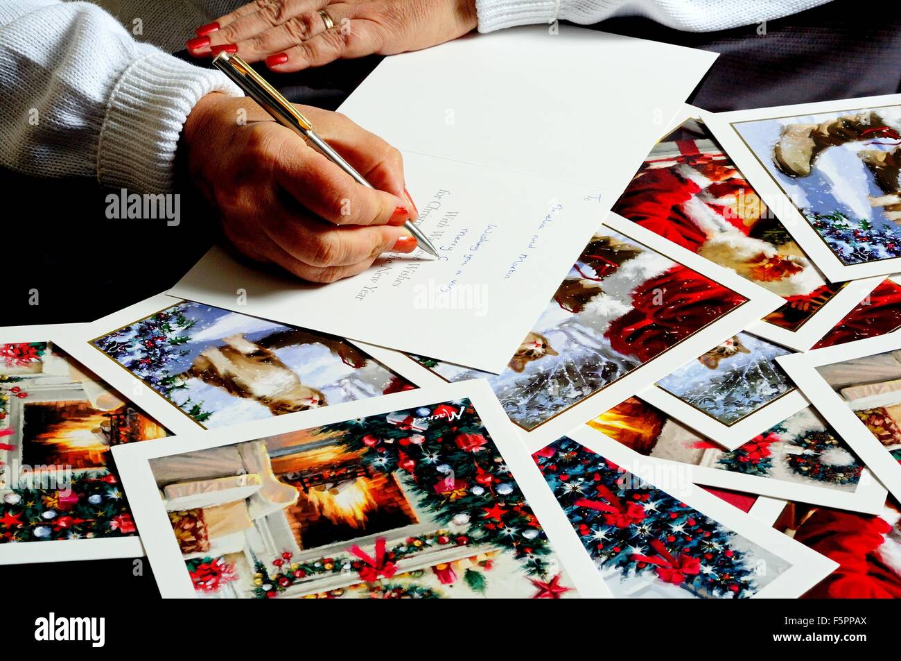 Writing christmas cards hi-res stock photography and images - Alamy