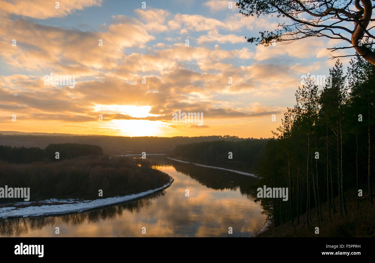 Winter sunset over the river Stock Photo - Alamy