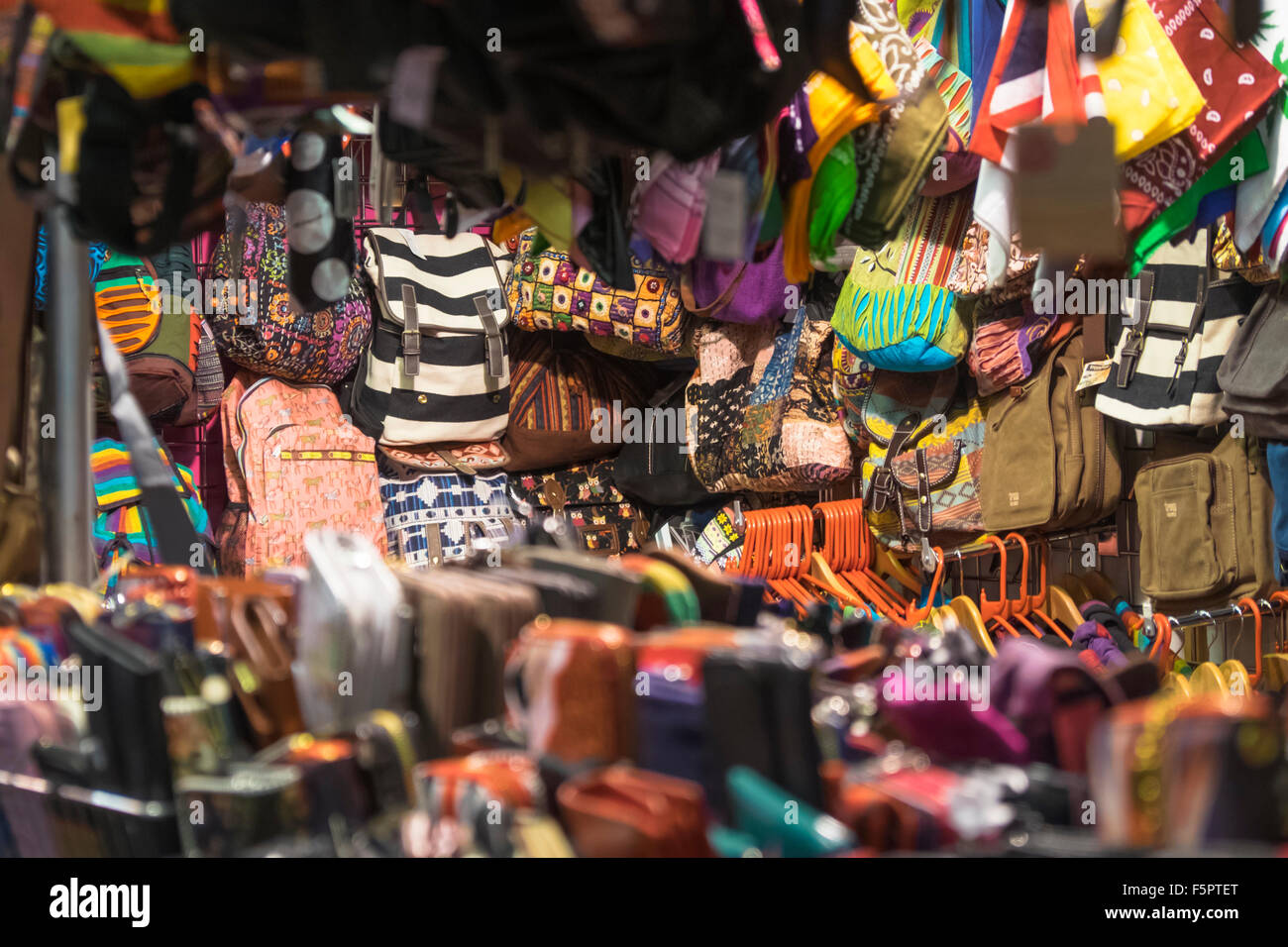 Handbag stall hi-res stock photography and images - Alamy