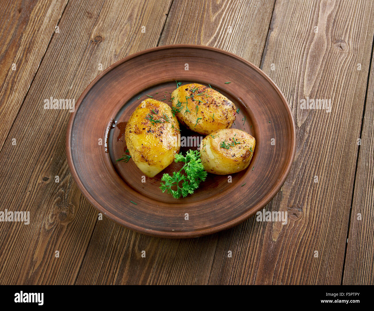 Imthawoma - Libyan potatoes in tomato sauce and spices Stock Photo - Alamy