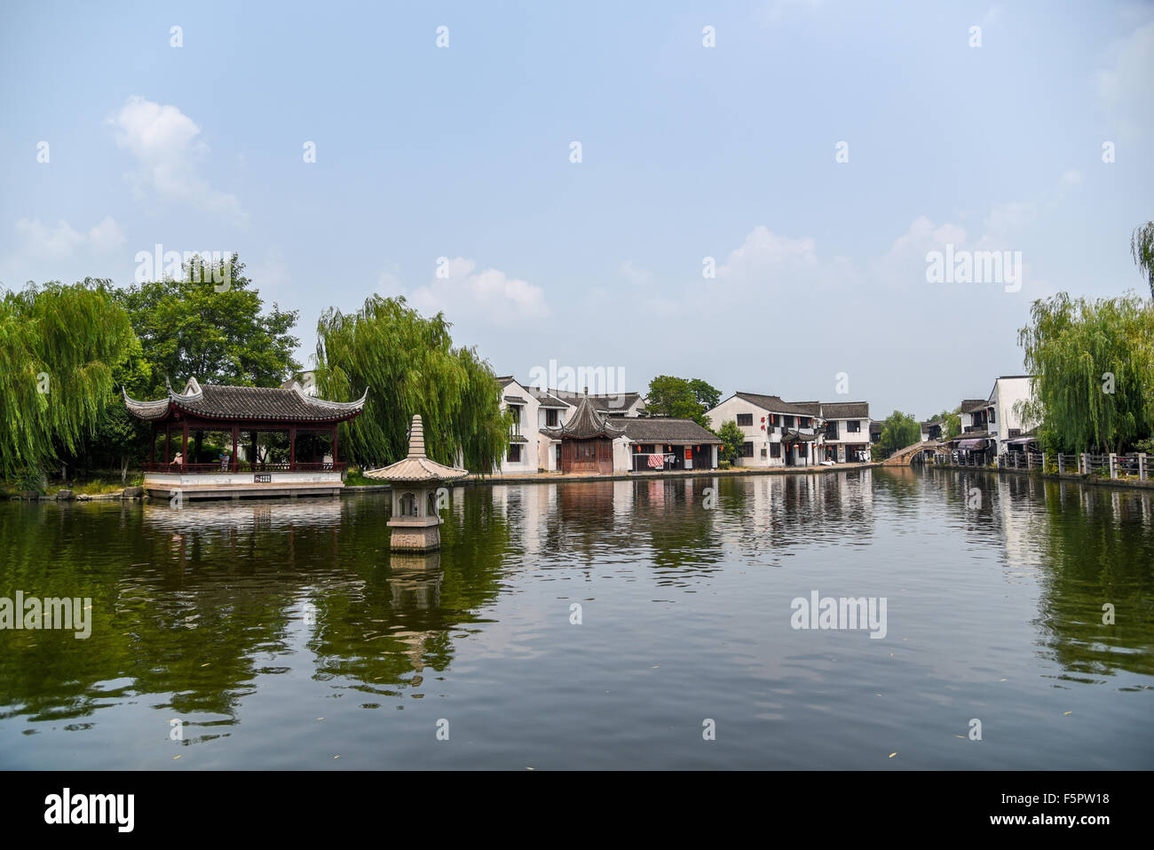 Traditional chinese houses hi-res stock photography and images - Alamy