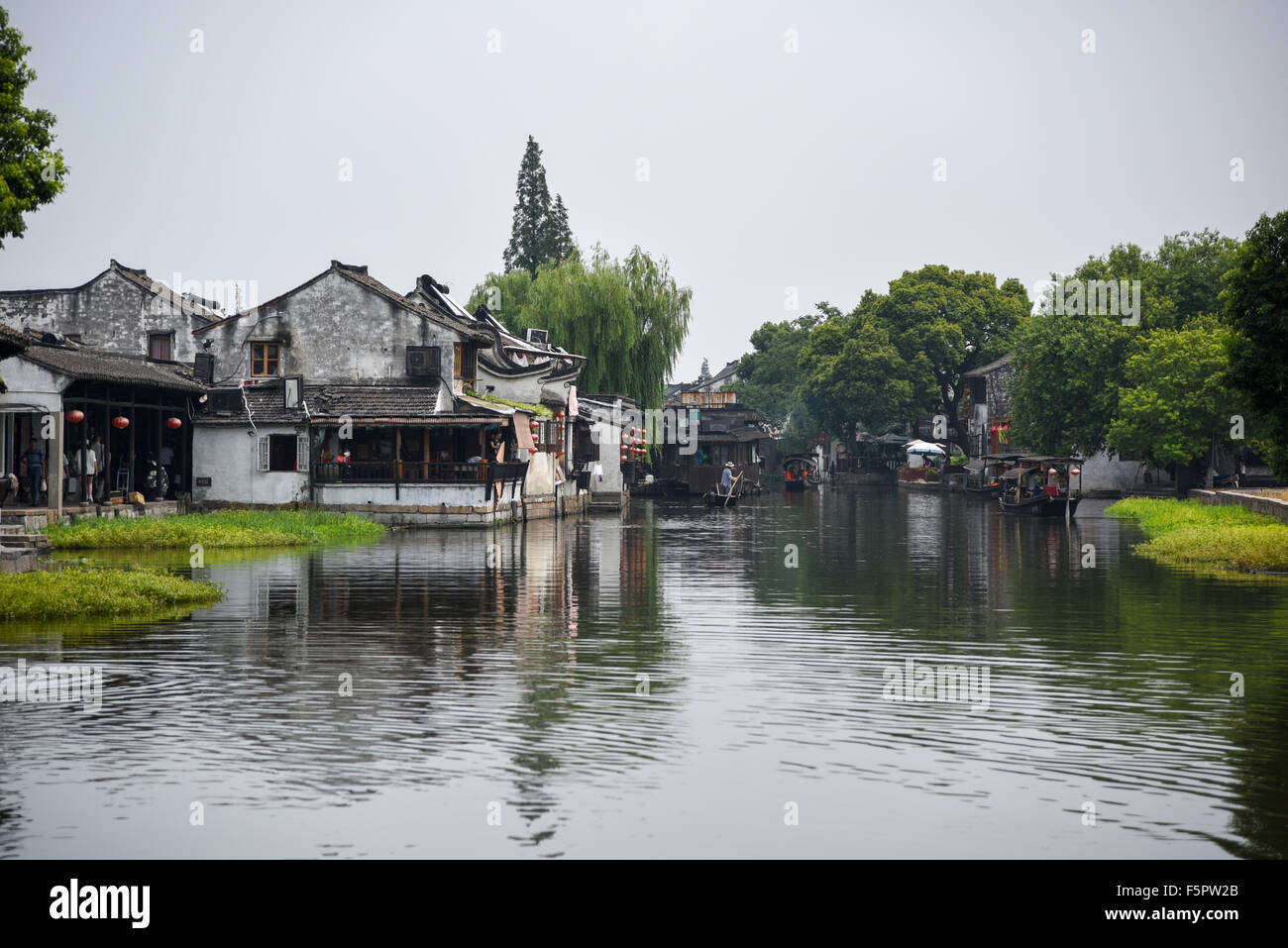 Chinese traditional houses on riverside Hangzhou China Stock Photo - Alamy