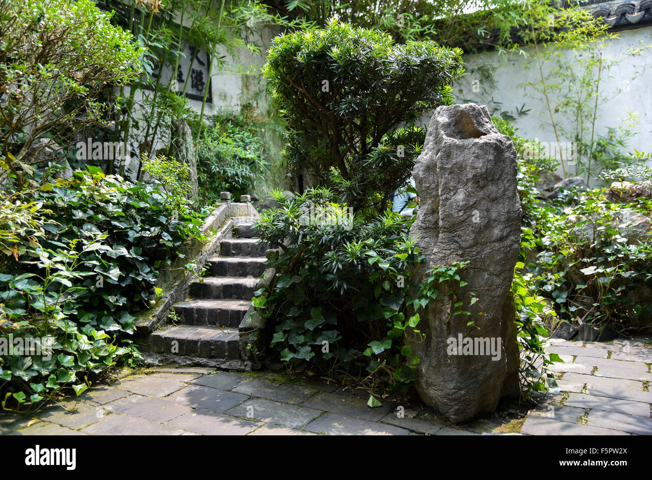 Chinese rock garden hi-res stock photography and images - Alamy