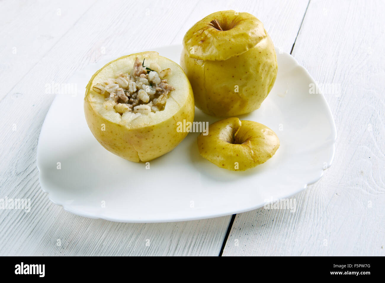 Elma dolması - Baked and stuffed apples.Turkish cuisine Stock Photo - Alamy