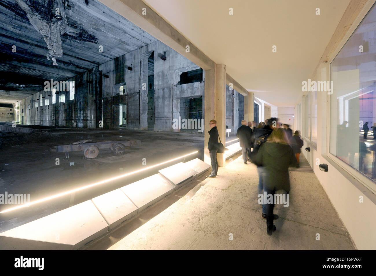 Bremen, Germany. 8th Nov, 2015. Visitors at the newly opened Bunker ...