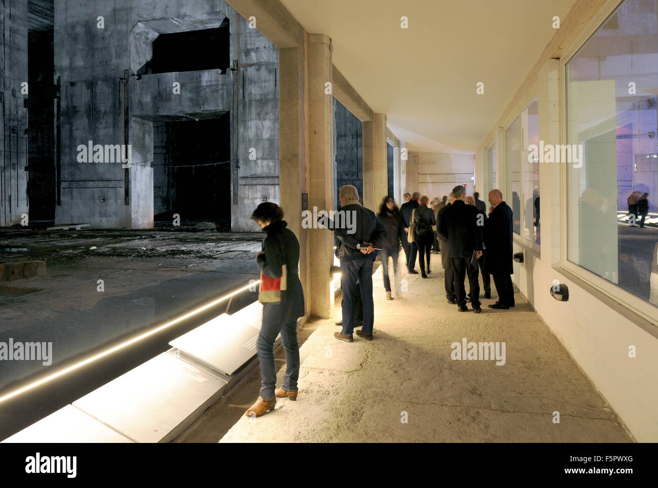 Bremen, Germany. 8th Nov, 2015. Visitors at the newly opened Bunker ...