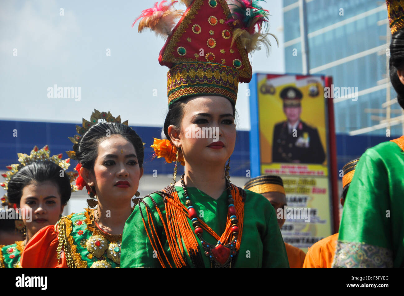 South sulawesi traditional clothes hi-res stock photography and images ...