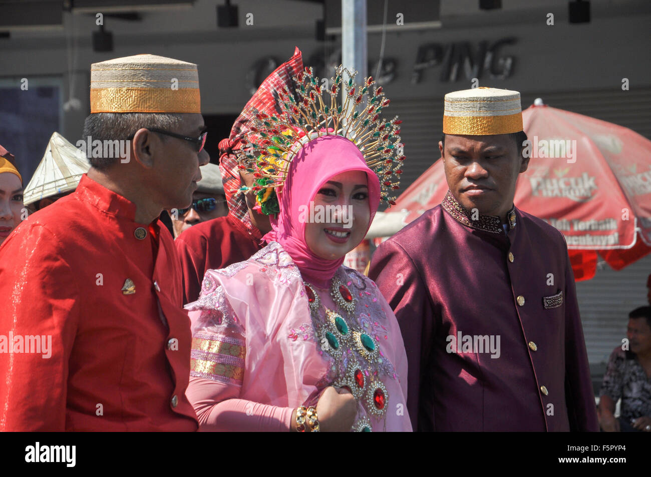 Makassar, Indonesia. 08th Nov, 2015. People wear traditional Bugis ...