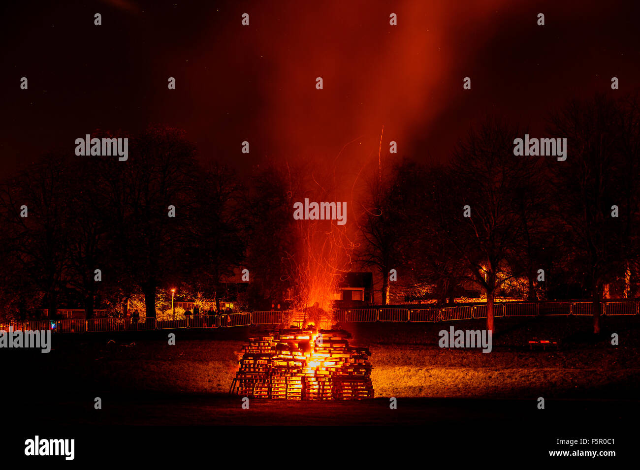 Bonfire on bonfire night Stock Photo - Alamy