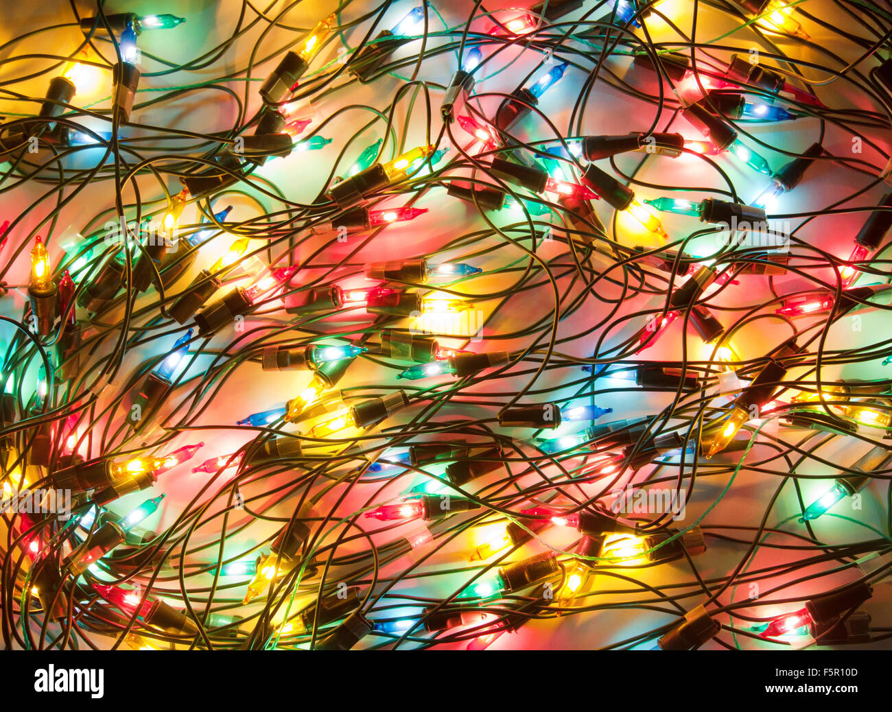 Row christmas lights season hi-res stock photography and images - Alamy