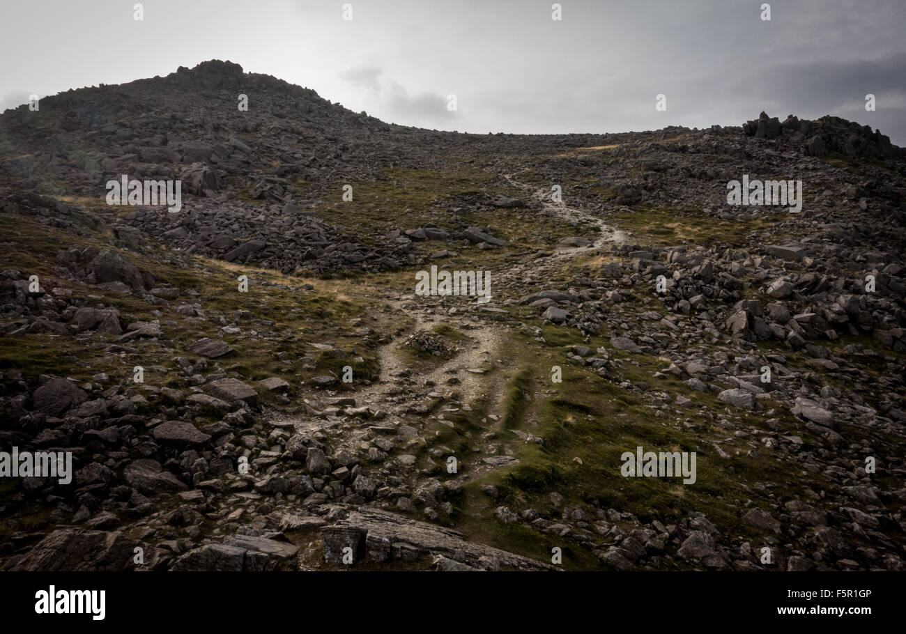 the path to the summit of Bowfell Stock Photo - Alamy