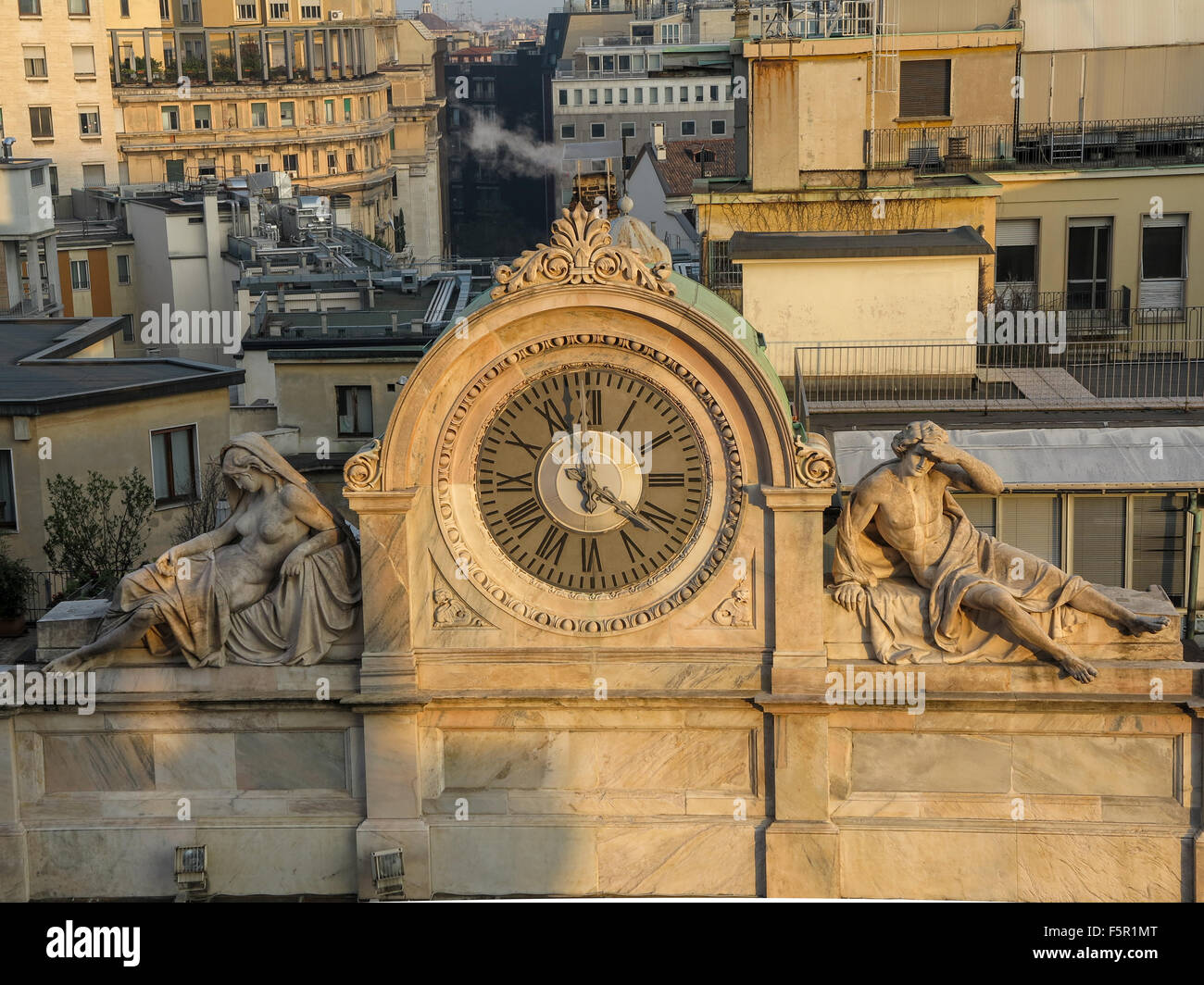 Roof top sculpture of a giant clock Stock Photo - Alamy