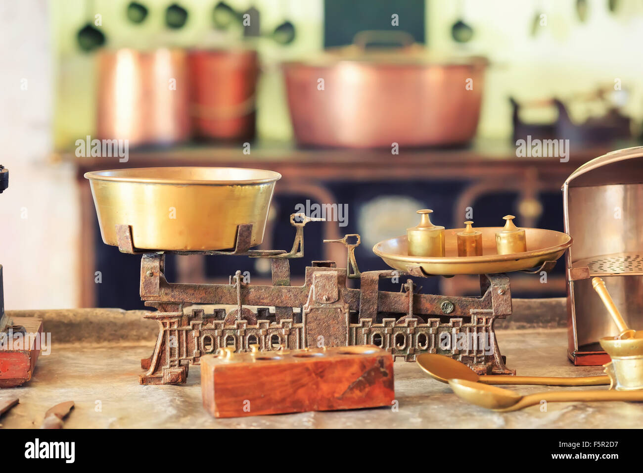 Scale stands hi-res stock photography and images - Alamy