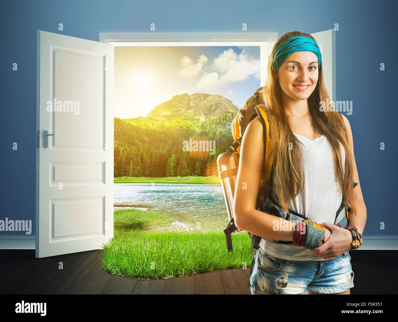 Girl backpack standing door hi-res stock photography and images - Alamy