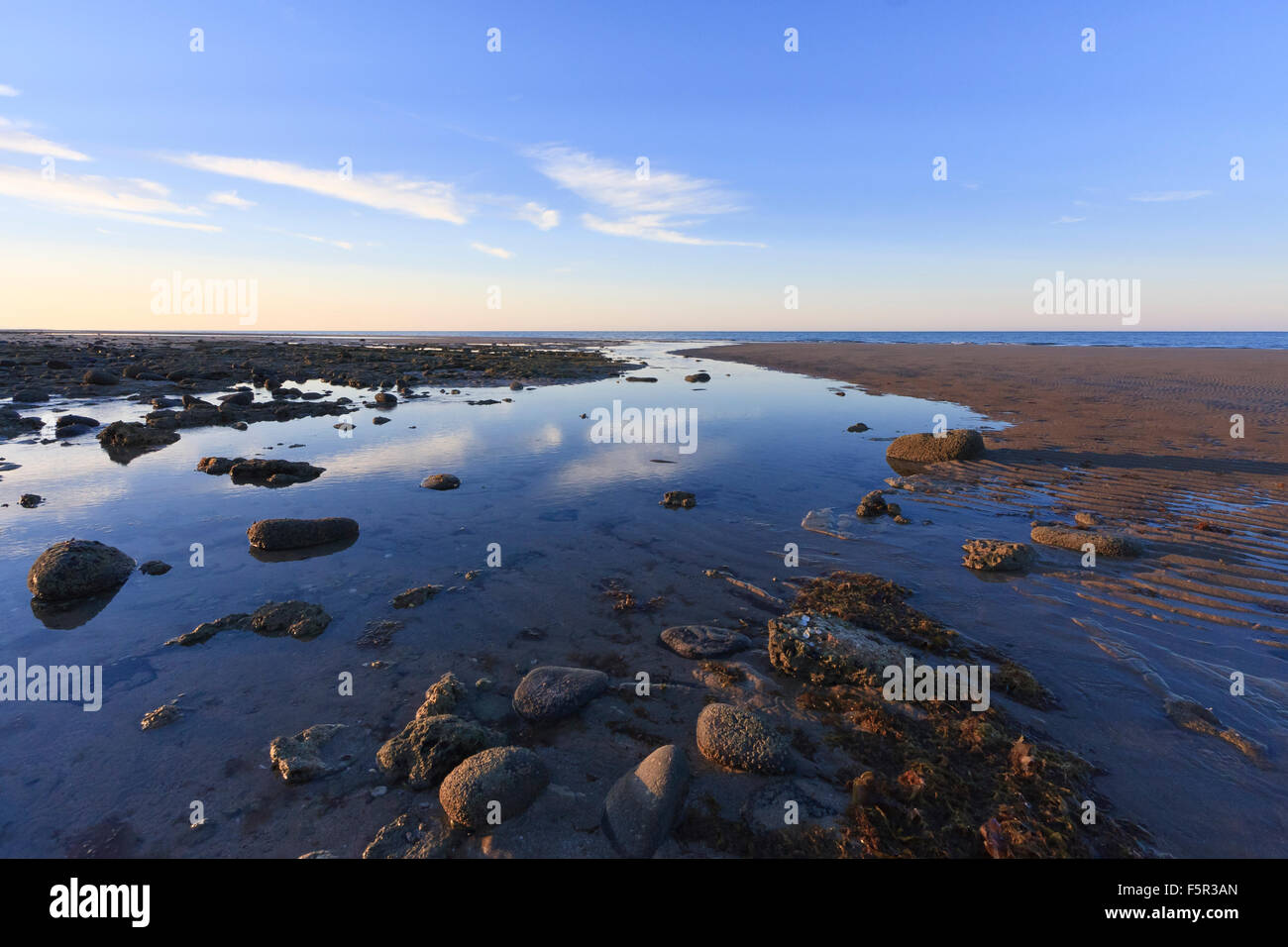 Water draining at low tide hi-res stock photography and images - Alamy