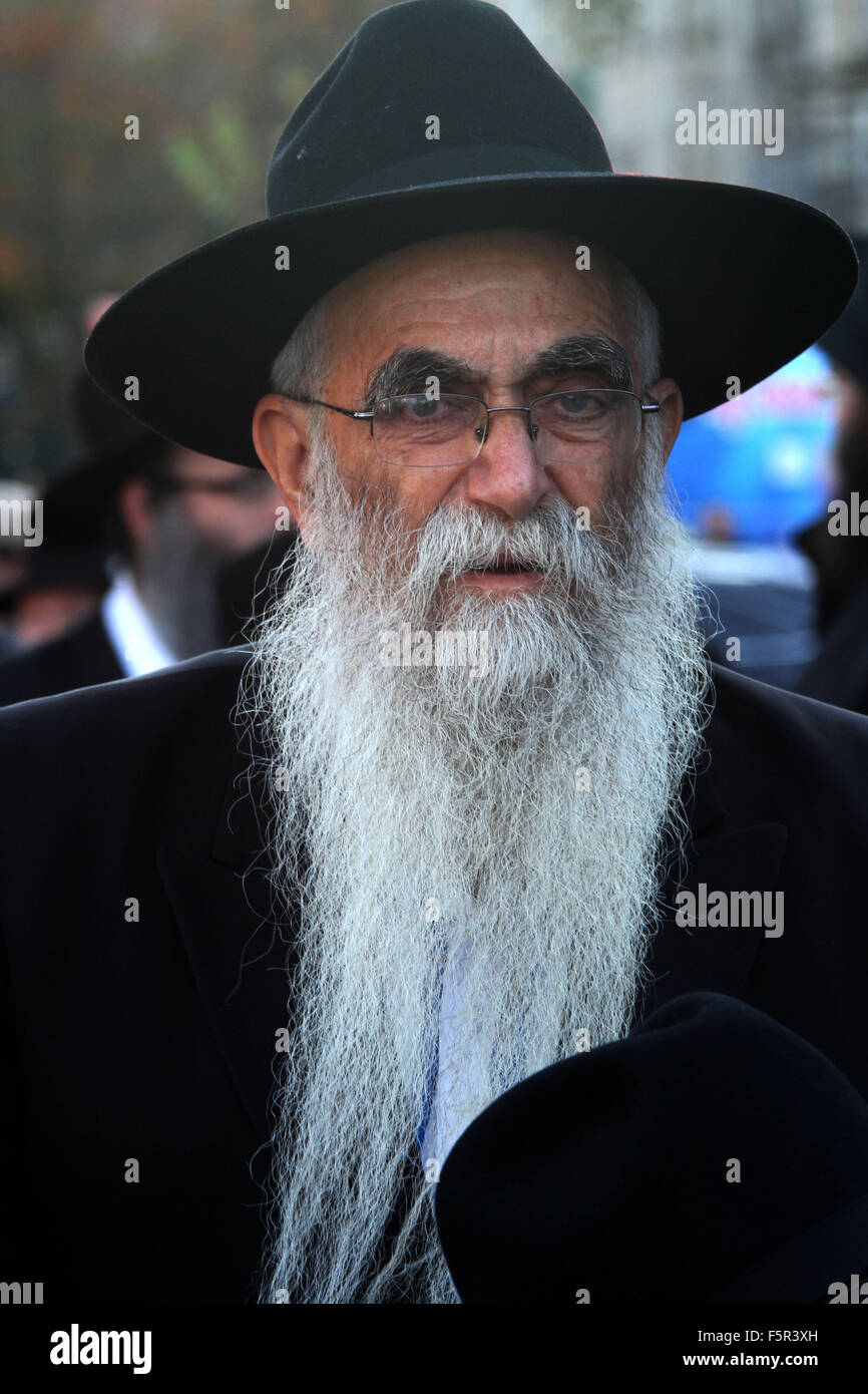New York, New York, USA. 7th Nov, 2015. Rabbis are seen among a sea of ...