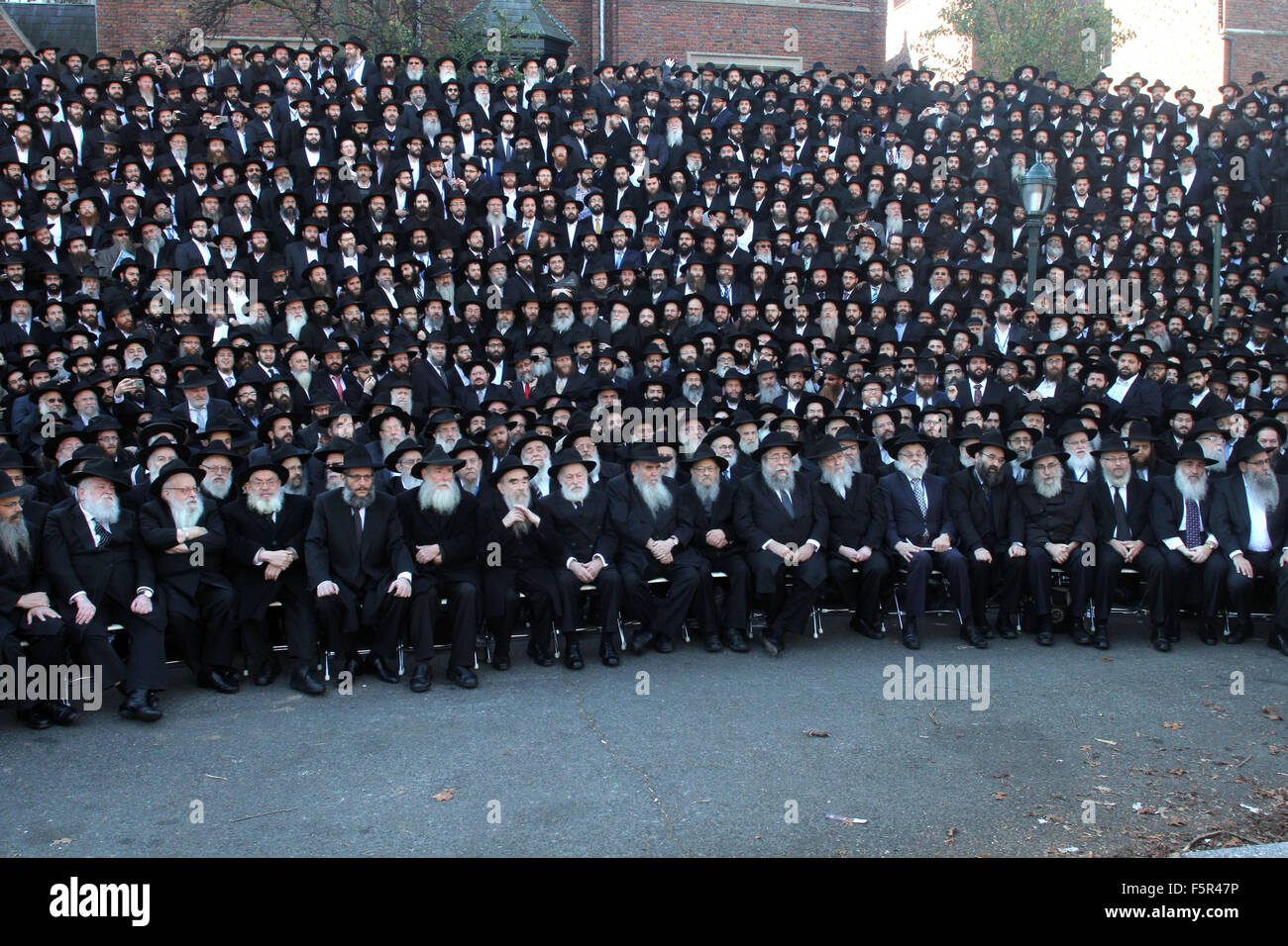 New York, New York, USA. 7th Nov, 2015. Rabbis are seen among a sea of ...