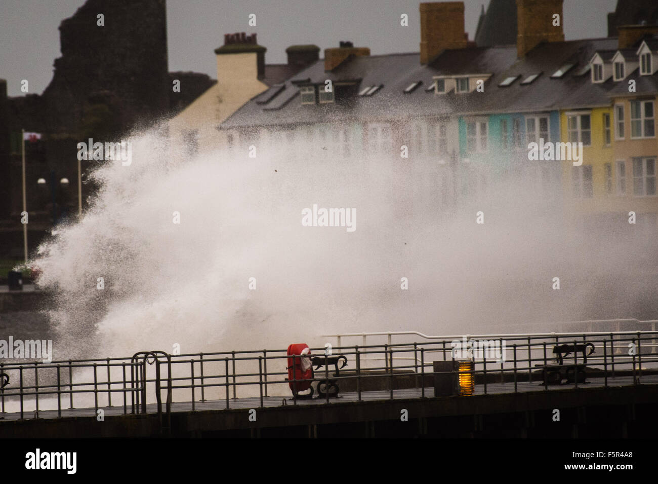 Aberystwyth, Wales, UK. 8th November, 2015. Weather: The tail end to ...