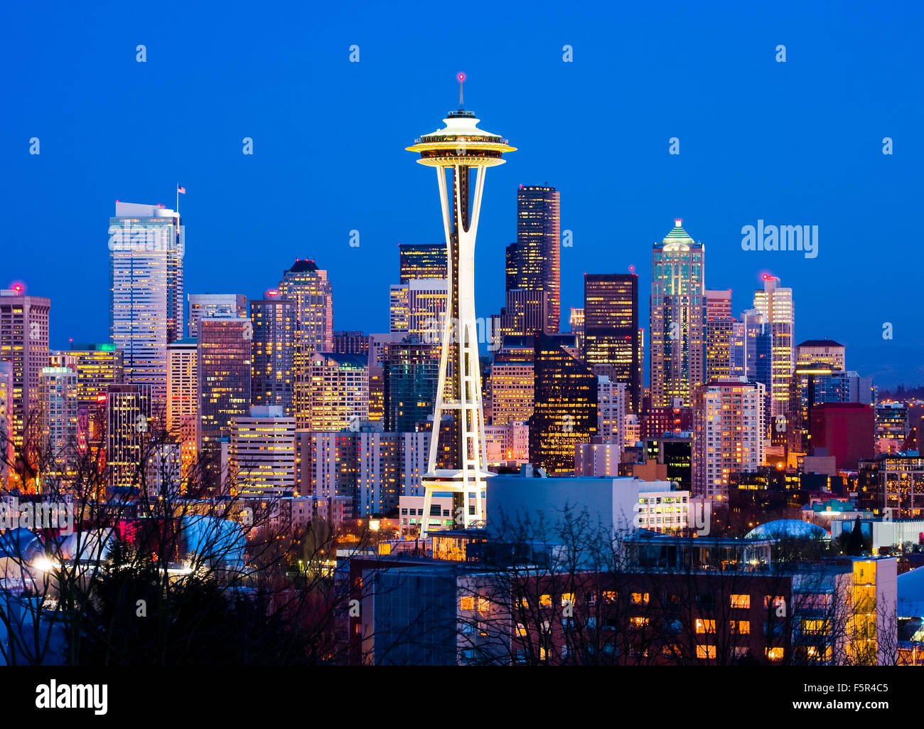 Downtown seattle at night hi-res stock photography and images - Alamy