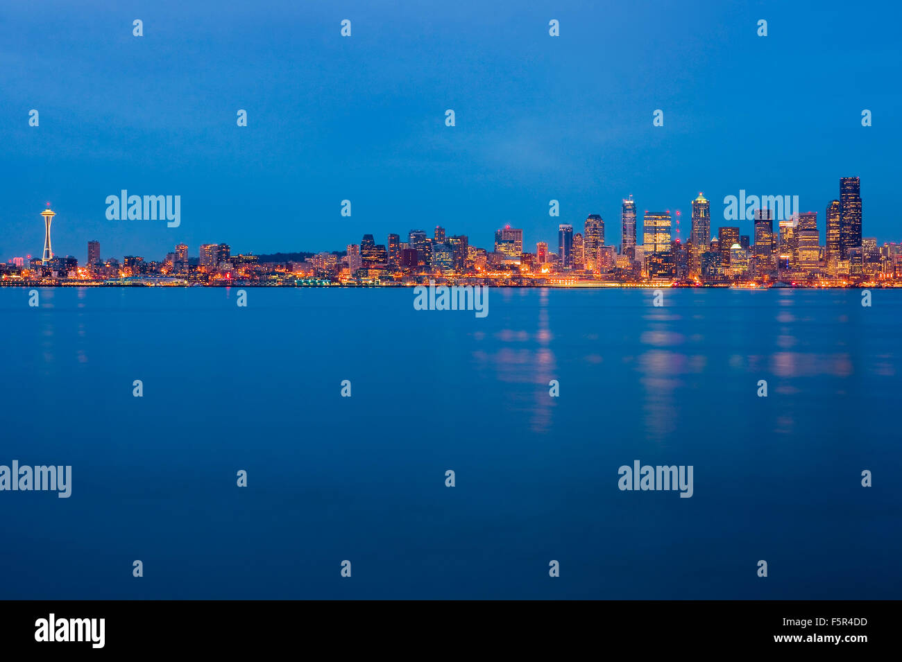Seattle skyline at night Stock Photo - Alamy