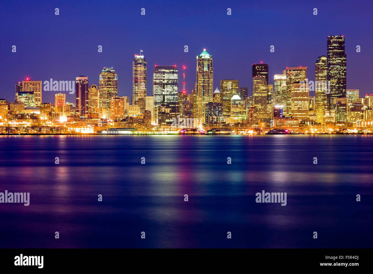 Seattle skyline at night Stock Photo - Alamy