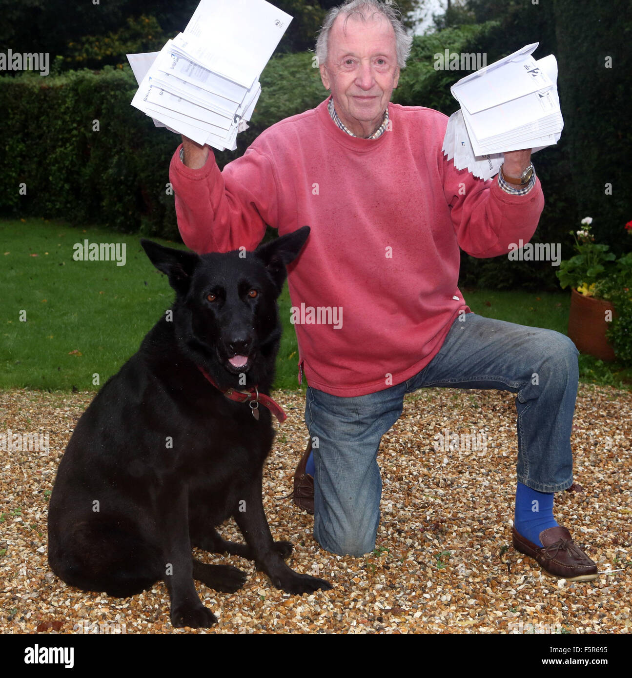 Brambridge, Hampshire, UK. 7th November, 2015. Pictured Peter Sutton 82 ...