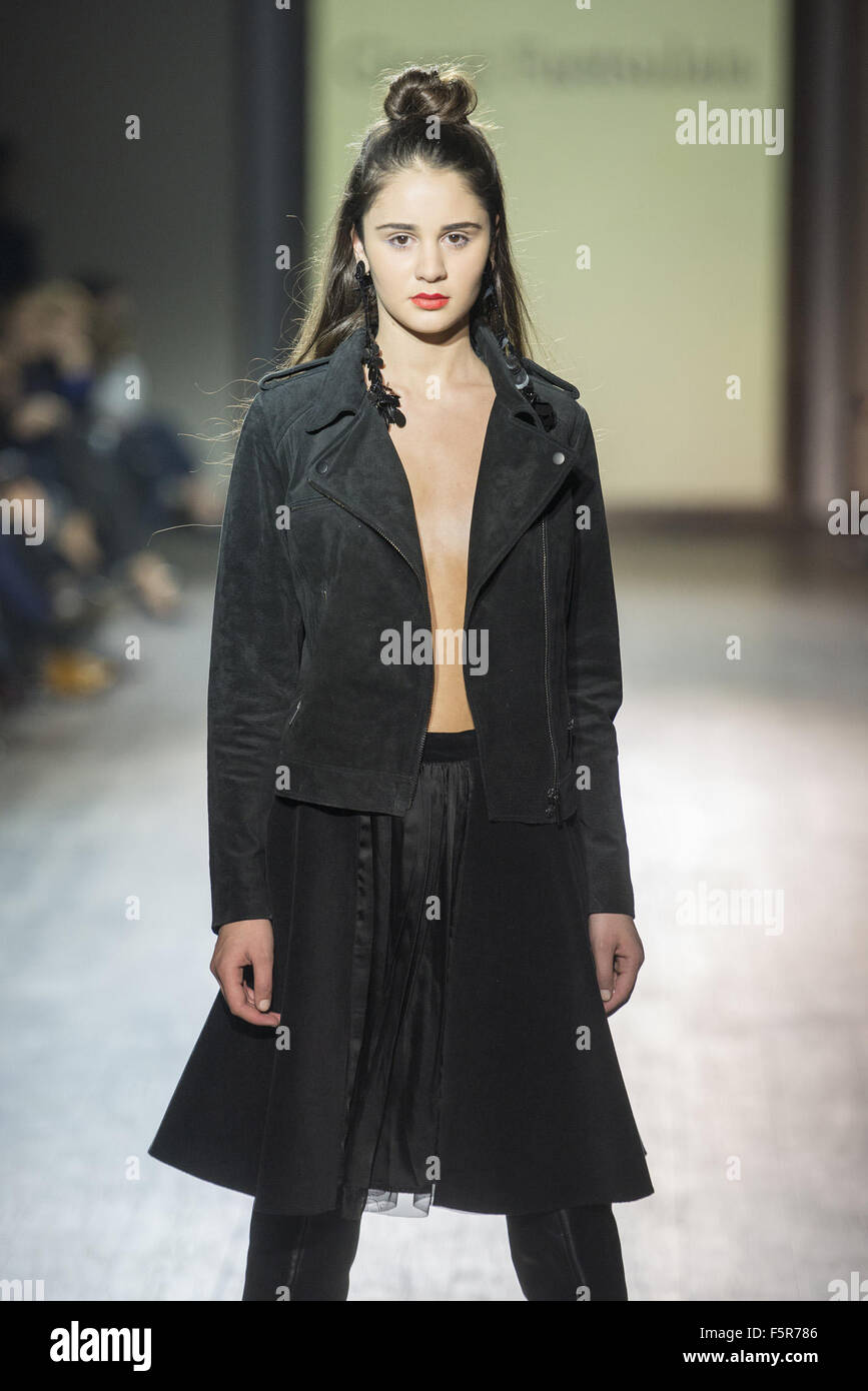 Tbilisi, Georgia. 8th Nov, 2015. A model presents a creation of Giorgi ...