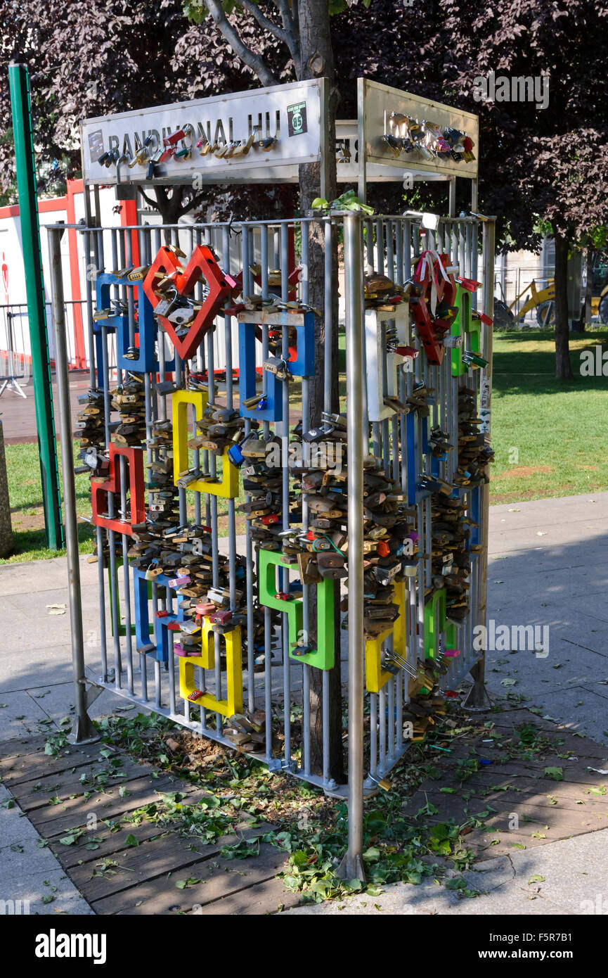 Locked padlock as a symbol of affection between couples in Elizabeth ...