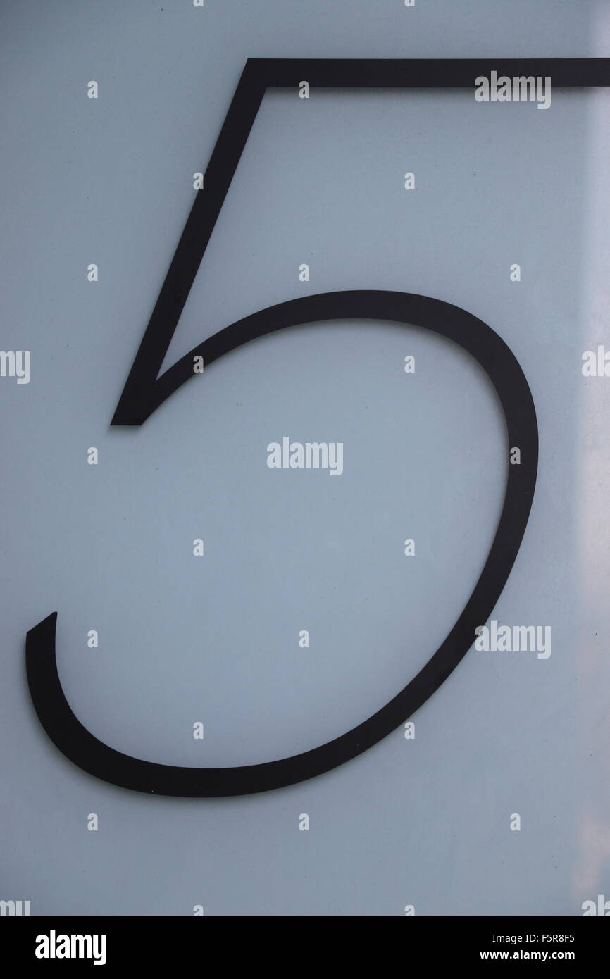 House number 5 in the city of Paris Stock Photo - Alamy