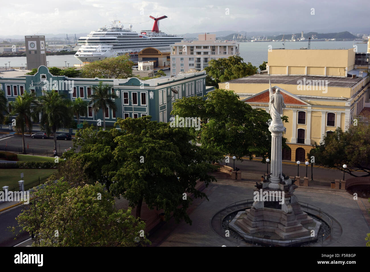 Columbus Plaza, Statue of Columbus and Carnival cruise ship, Old San ...