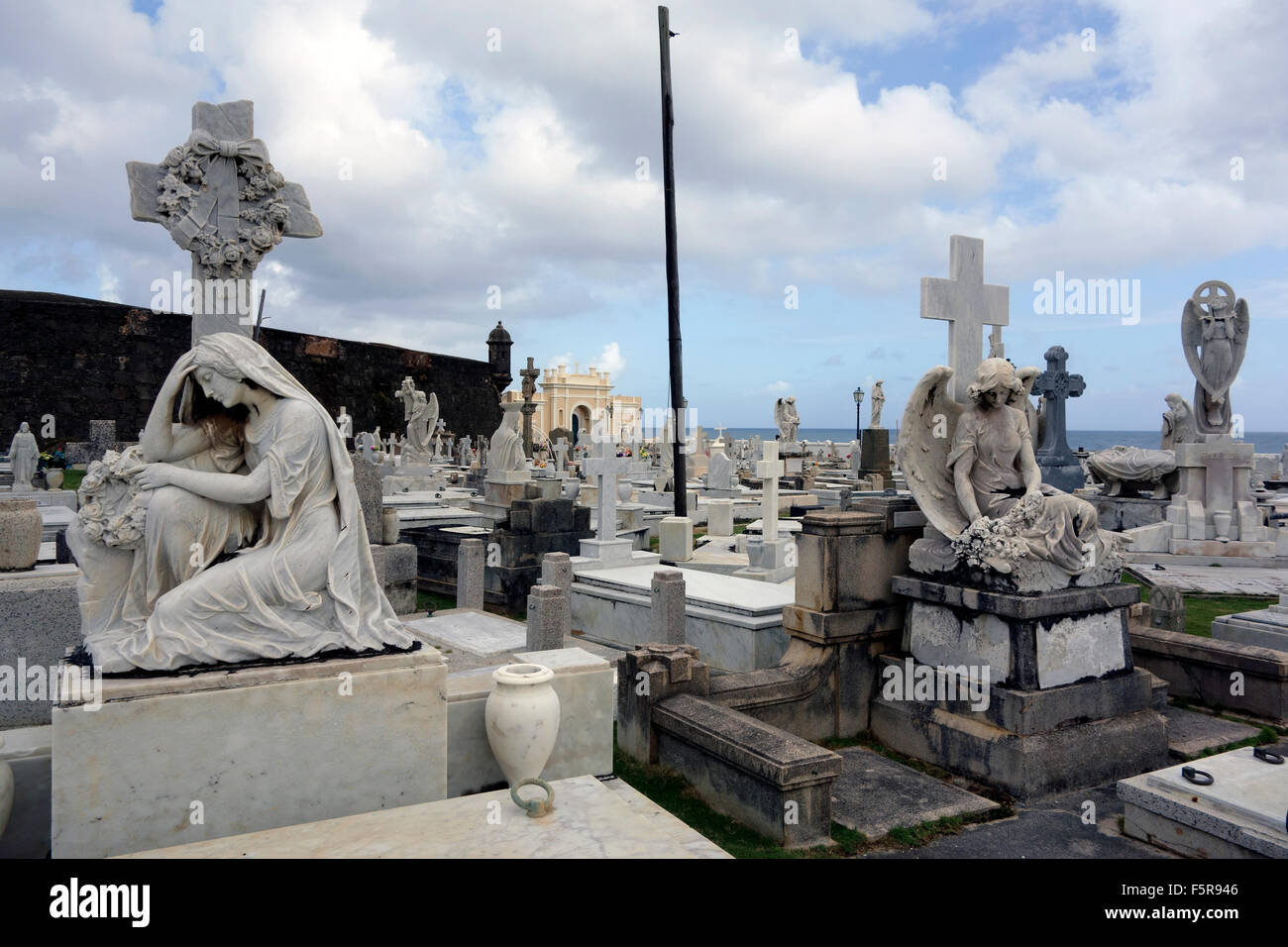 Puerto rico cemetery hi-res stock photography and images - Alamy
