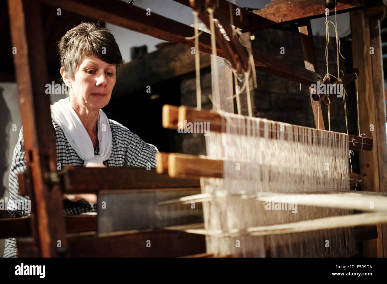 Weaving frame hi-res stock photography and images - Alamy