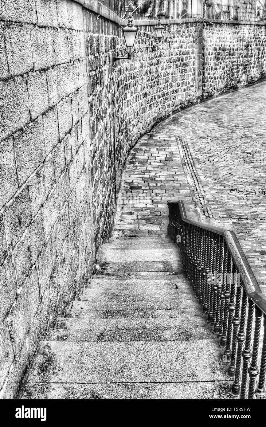 Pathway leading Black and White Stock Photos & Images - Alamy