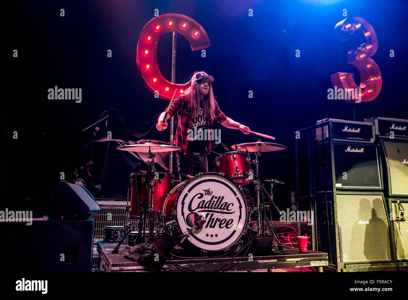Detroit, Michigan, USA. 7th Nov, 2015. NEIL MASON of THE CADILLAC THREE ...