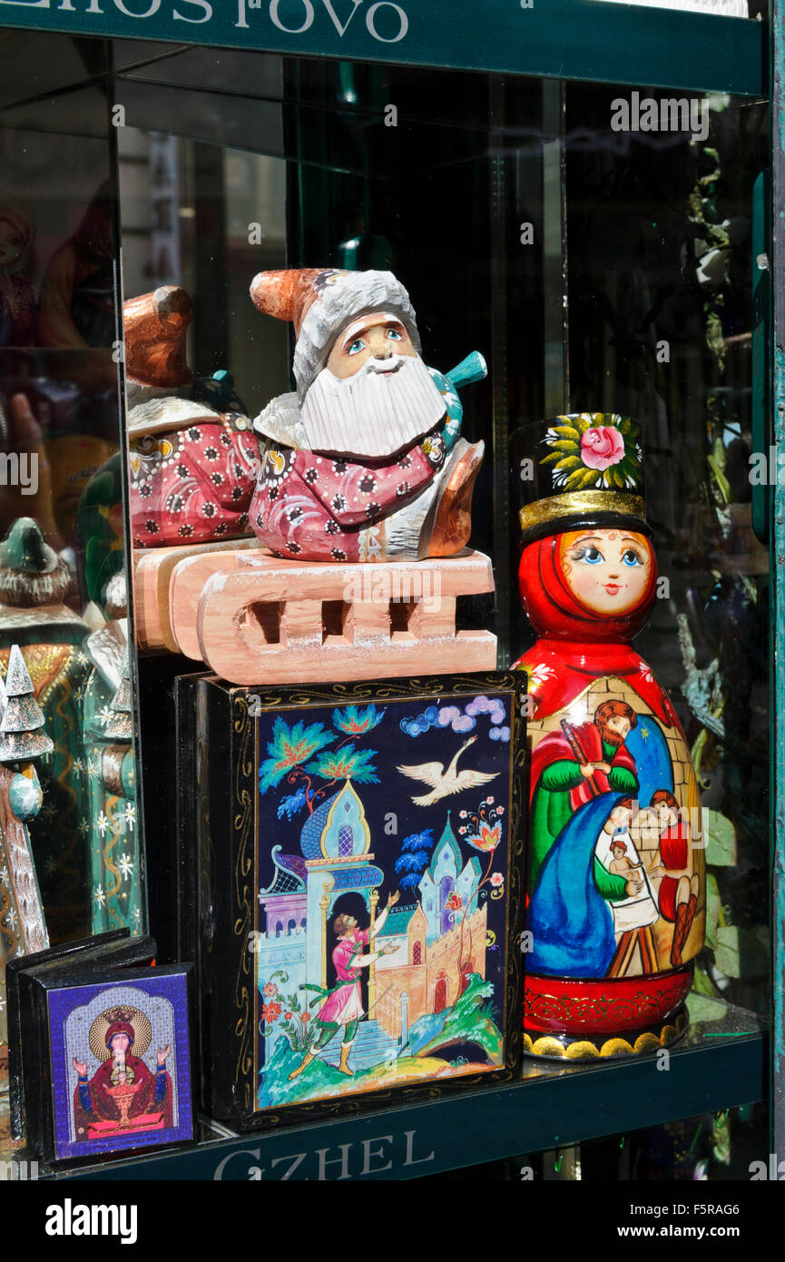 Window decorations with local artistic models on display in the window ...