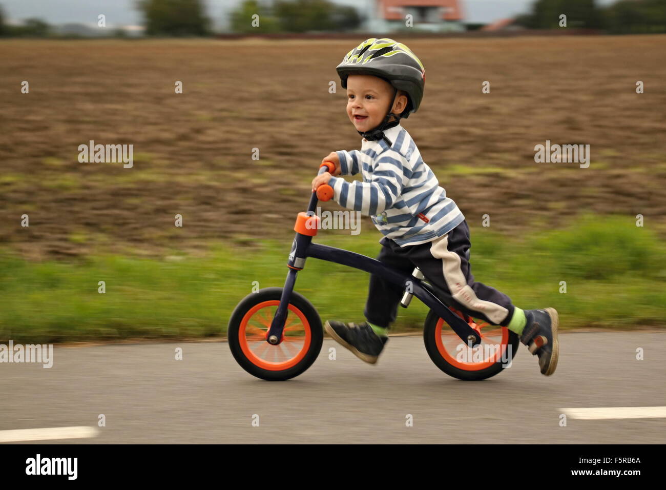 Little bicycles hi-res stock photography and images - Alamy