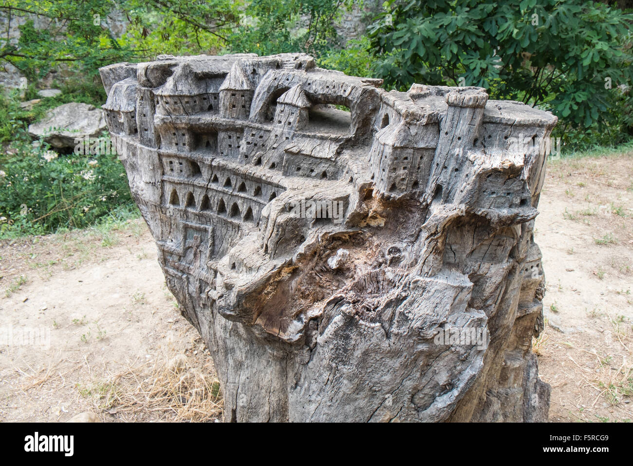 Tree trunk art work sculpture hi-res stock photography and images - Alamy