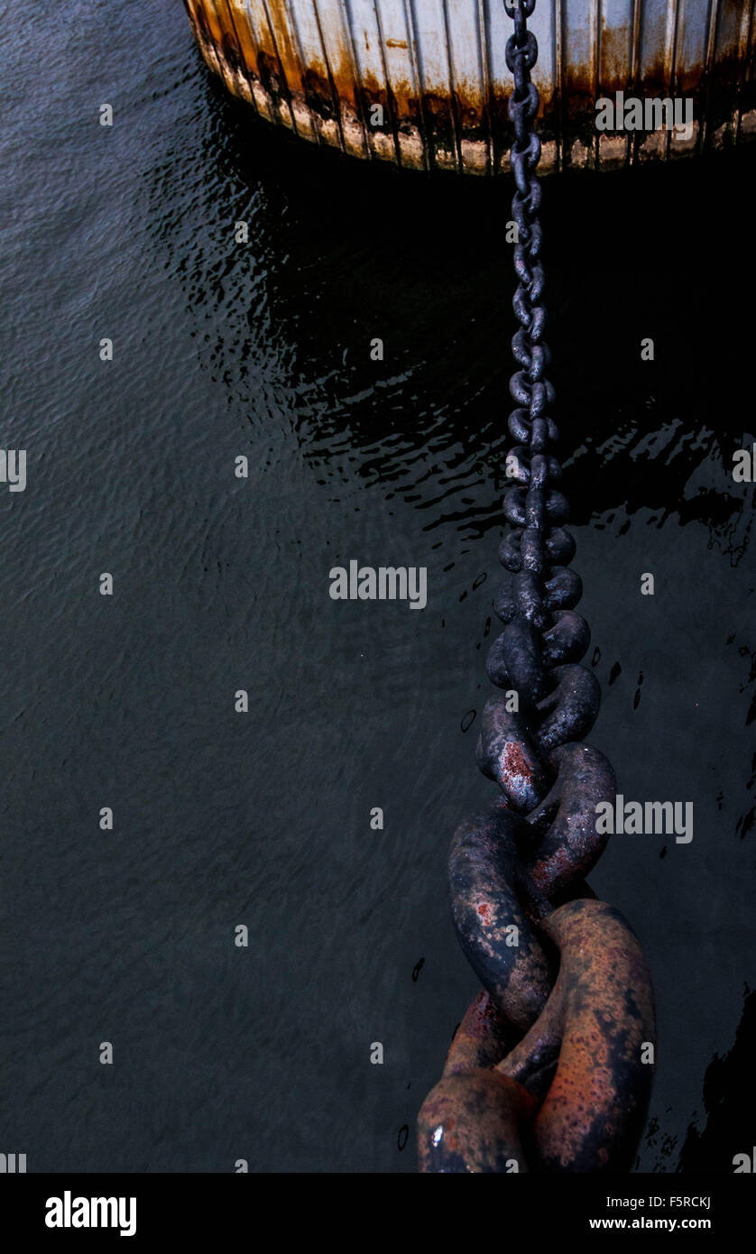 Rusting ship navy hi-res stock photography and images - Alamy