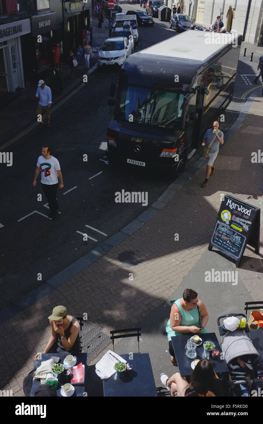 Cafe outside seating hi-res stock photography and images - Alamy
