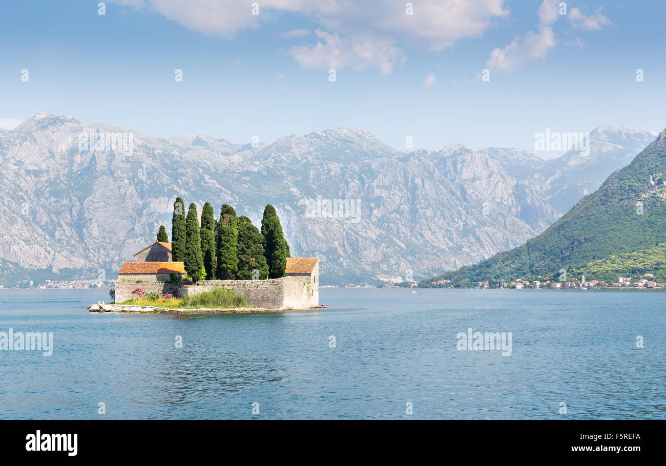 Small island in blue sea hi-res stock photography and images - Alamy
