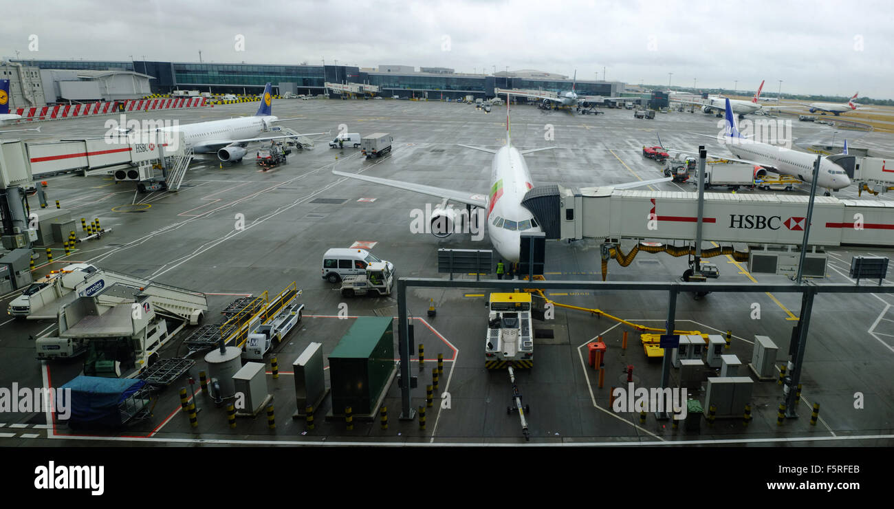 A panorama of planes being are loaded and unloaded on the apron at ...