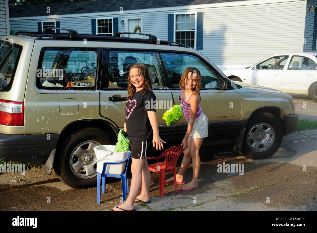 Teens washing car hi-res stock photography and images - Alamy