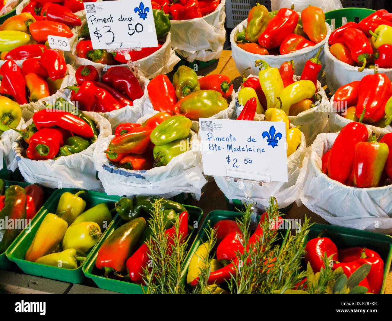 Marche local hi-res stock photography and images - Alamy