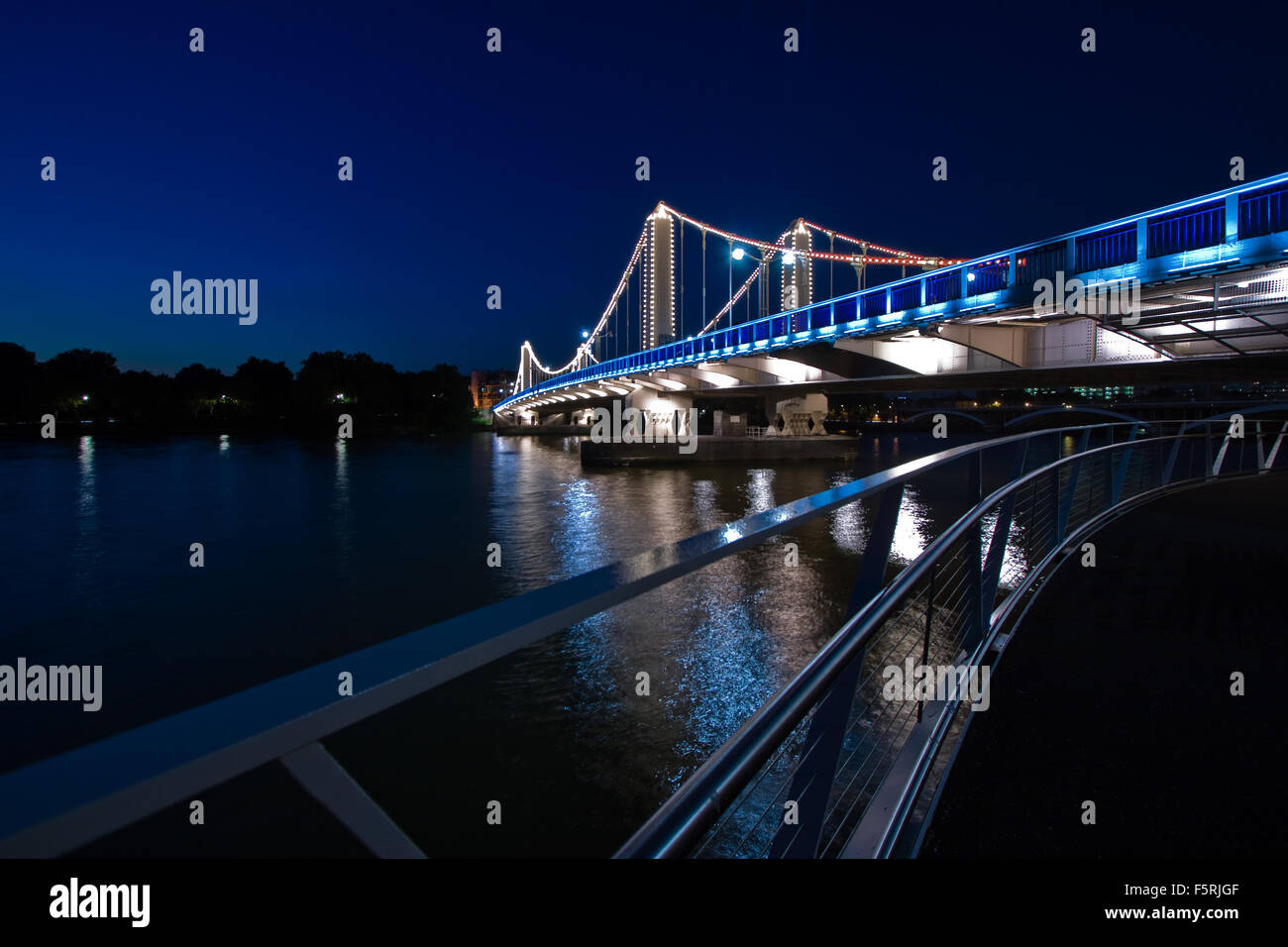 Chelsea Bridge after sunset Stock Photo - Alamy