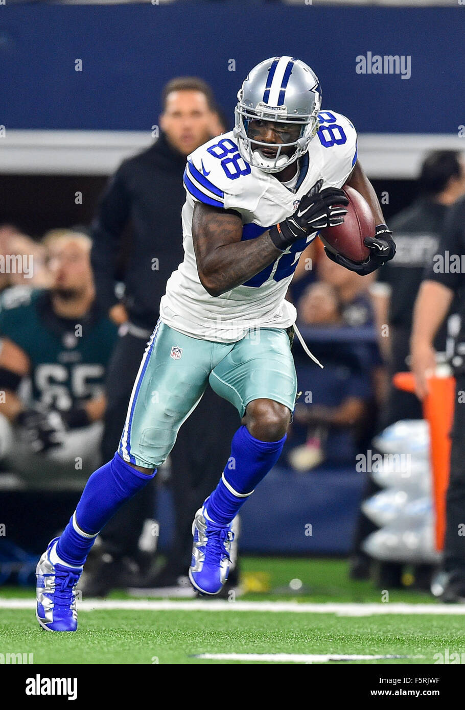 November 08th, 2015:.Dallas Cowboys wide receiver Dez Bryant (88) makes ...