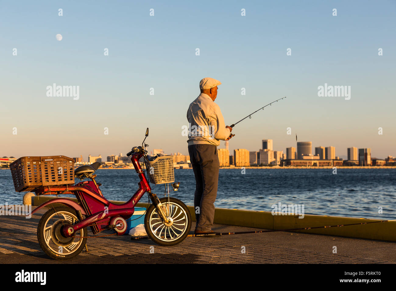 Old fisherman hi-res stock photography and images - Alamy
