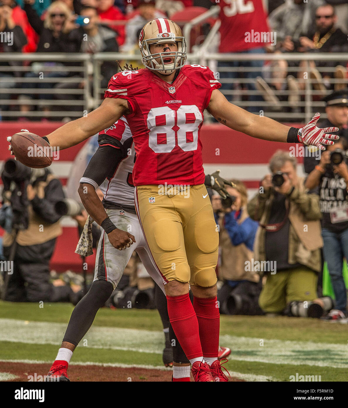 Santa Clara, California, USA. 08th Nov, 2015. San Francisco 49ers tight ...