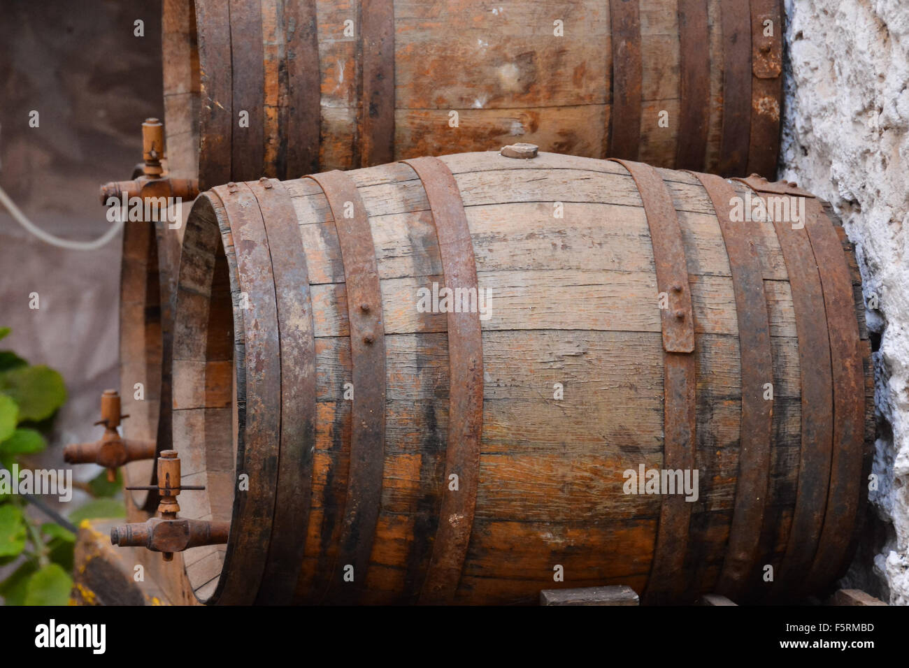 Classic Wood Wine Barrel Stock Photo - Alamy